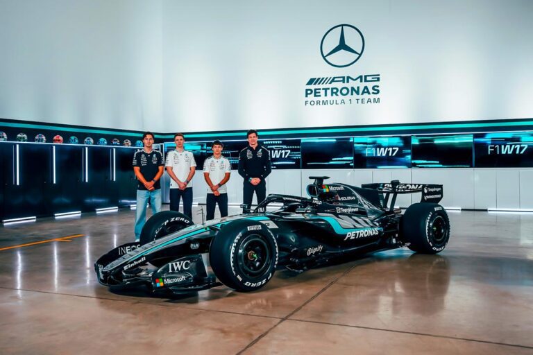 A New Era Begins: Mercedes-AMG PETRONAS F1 Team Launches the W17 - 2Ner